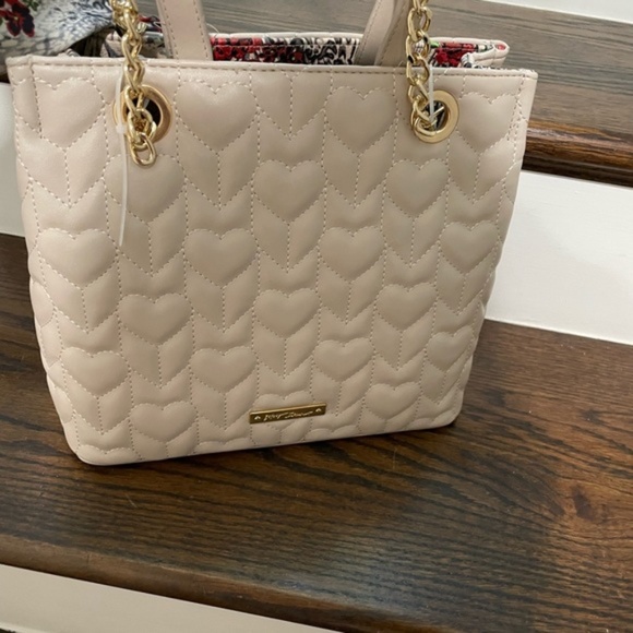 Betsey Johnson | Bags | Betsey Johnson Xo Sunny Quilted Heart Handbag ...